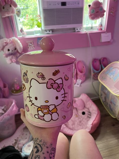 I Found A Hello Kitty Cookie Jar At The Mall The Other Day Rhellokitty