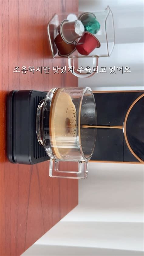 로지 빈티지인테리어 아기방꾸미기 새로운 매트리스 커버 깔아주니 더더 컬러풀해진 방구석 유럽침실🧡 크리스마스 느낌나는 컬러들로 배게커버들도 씌어주고 캐롤도 틀어주니