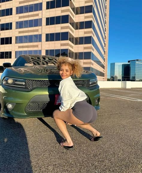 Miixeddoll In 2024 Curvy Goth Cartoon Profile Pics Curvy Woman