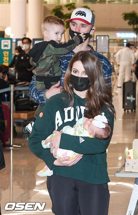 사진 득녀 뷰캐넌가족 한명이 늘었어요 네이트 스포츠