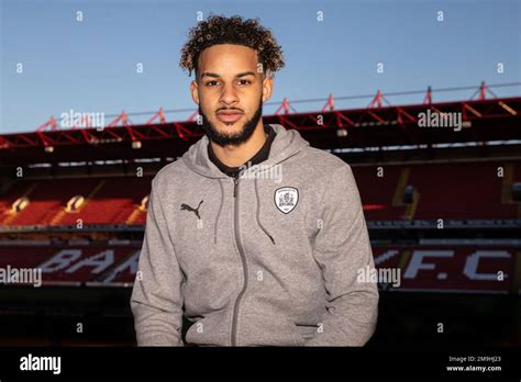 Barry Cotter Unterzeichnet Für Barnsley Ein 35 Jahres Angebot In Oakwell Barnsley