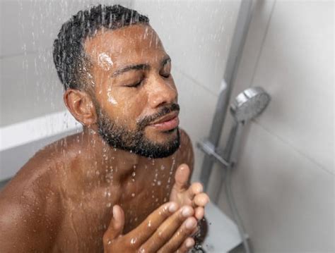 Dermatóloga revela los errores al bañarse los cometemos todos a diario en la ducha