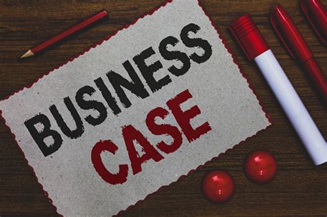 개념적 손을 보여주는 비즈니스 사례를 작성입니다 비즈니스 사진 보여주는 제안 사업 구두 프레 젠 테이 션 새로운 작업 백서 빨간색 마커 연필 나무 배경 국경 개념에 대한