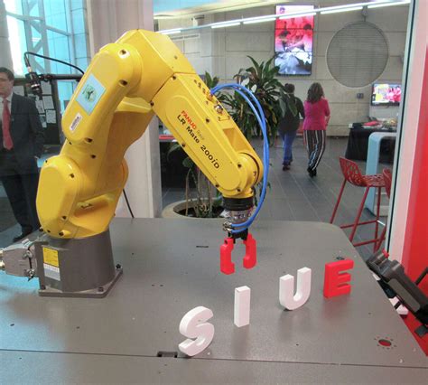 siue school of engineering unveils new robotics lab atrium