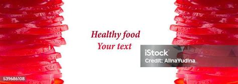 피라미드형 메트로폴리스 슬라이스를 단고추 프레임 카피스페이스 0명에 대한 스톡 사진 및 기타 이미지 0명 건강한 식생활 단고추 Istock