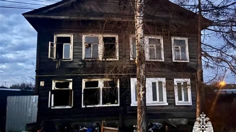 Пожарные эвакуировали 15 жильцов из горящего дома в Вышнем Волочке ТИА