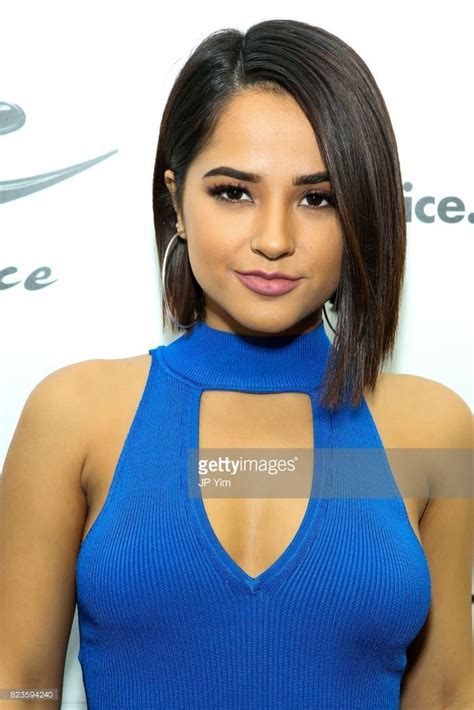Becky G Look Sencillo