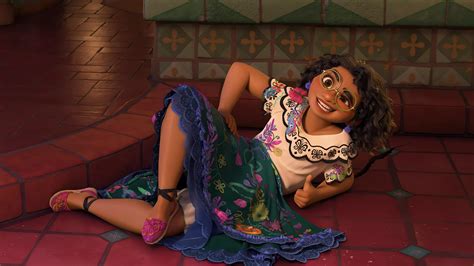 Mirabel striking a pose : r/Encanto