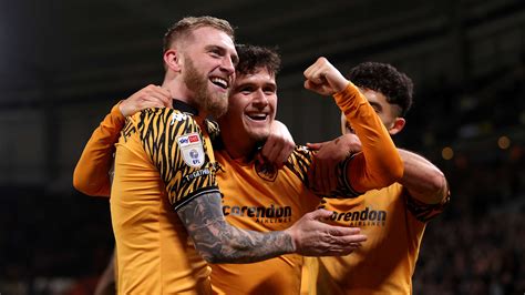 VidÉo Lattaquant De Hull City Oli Mcburnie Vomit Sur Le Terrain