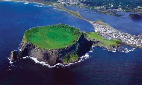 [제주도 오름 And 곶자왈 특집 명소] 가을이면 더욱 빛나는 제주의 명소들