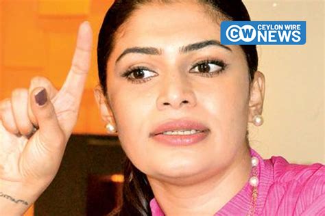 වීදි නාට්‍යයක් පෙන්නලා පොලිස් රාජකාරියට බාධා කළ බවට හිරුණිකාට චෝදනා Ceylonwire