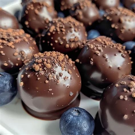 Indulge In Easy Chocolate Covered Blueberries Recipe