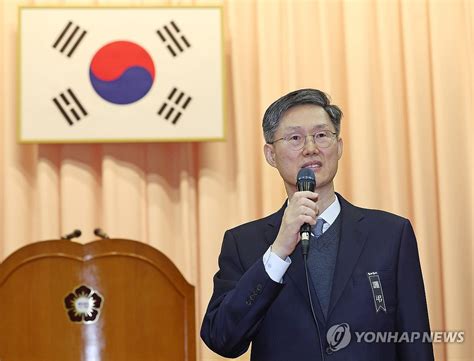 문형배 헌재소장 대행 탄핵심판 우선…선택과 집중 해야