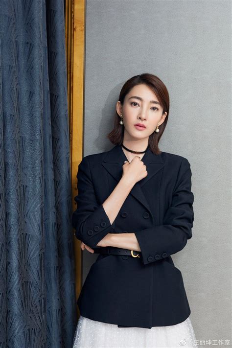 ปักพินโดย Natasia Tjahjadi ใน Wang Li Kun 王丽坤