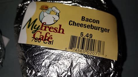 Howdy Food Reviews Maplefields Convenience Store My Fresh Cafe Bacon Cheeseburger Youtube