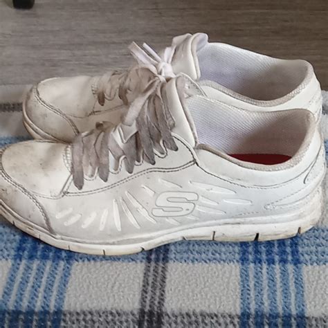 Well Worn Hooters Work Shoes Skechers Size 75 Color Gem