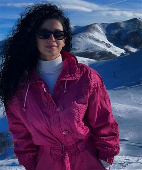 ფოტოები გაიცანით ულამაზესი მოდელი ეკატერინე ტუღუში რომელიც ქუჩის ბიჭების მომღერალის