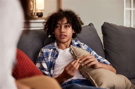 Decoding Body Language In Therapy Sessions Allia Health