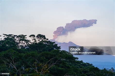 They Volcano In The Middle Of The Jungle Reventador Volcano Erupting