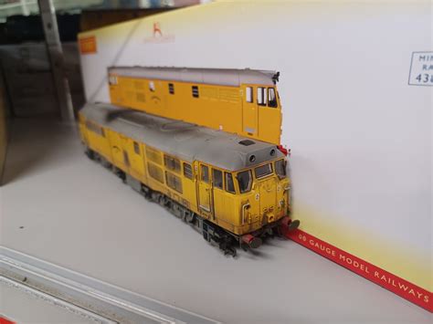 Hornby R3745 Network Rail Class 31 A1a A1a 31602 Driver Dave Green