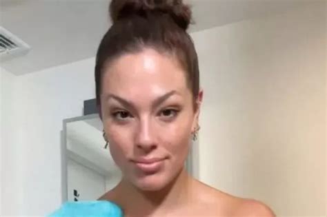 Ashley Graham Strips Topless And Poses In Underwear As Fans Praise Model S Confidence Daily Star