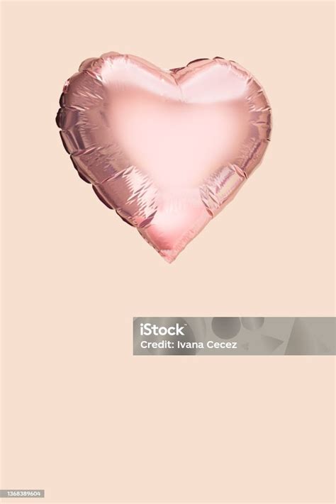 복사 공간이있는 분홍색 배경에 하트 모양의 분홍색 색 풍선 재미에 대한 스톡 사진 및 기타 이미지 재미 0명 경외감 Istock