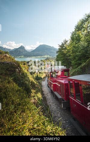 Die Schafbergbahn Am Weg Auf Den Schafberg Mit Blick Auf Sankt Wolfgang