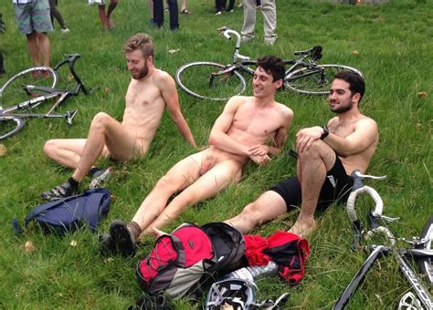 Naked Guys In Public Gifs Pics Photo BoyFriendTV