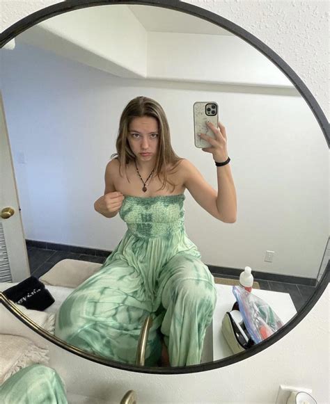 Peyton Mirrow Hot Scrolller