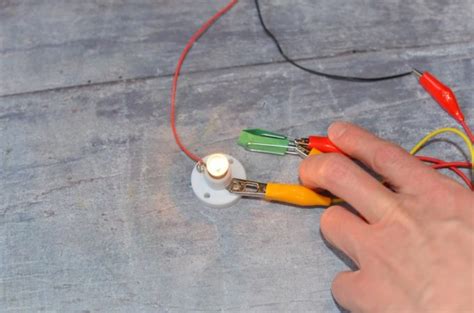 How To Make A Simple Circuit With Paperclip Switch