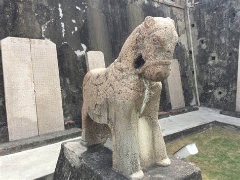 무료 이미지 말 돌 조각 동상 기념물 고대 역사 고고학 유적지 신전 관광 명소 역사적 장소 록 기념 돌기둥