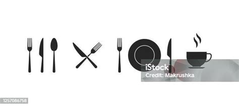 흑백으로 주방 용품 숟가락 접시 포크 칼 컵 표지판 격리 된 레스토랑 도구 요리 기구의 실루엣 주방 메뉴의 서비스 세트 벡터