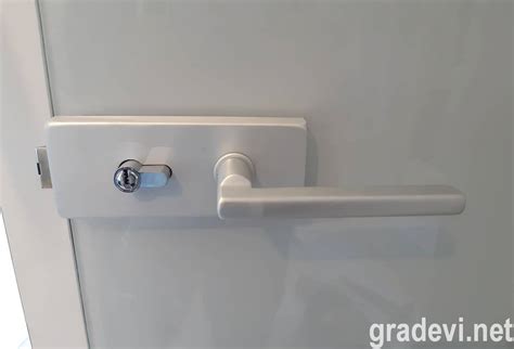 Стъклени стени и стъклени врати