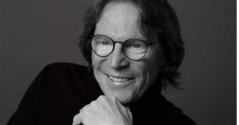 Artista De Traço único Um Gênio Amigos Se Despedem De Cao Hering