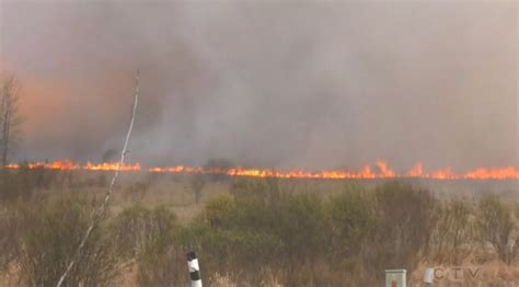Масштабна лісова пожежа у Канаді дим вкрив більшу частину країни та дістався США Рубрика