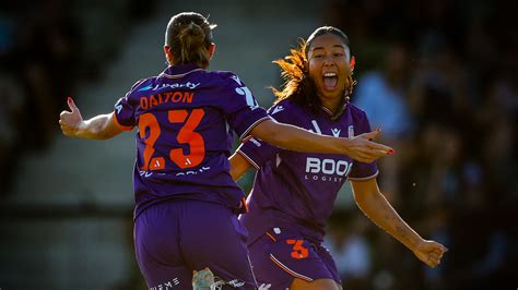 Wellington Phoenix Release Five Players Re Sign Mackenzie Barry