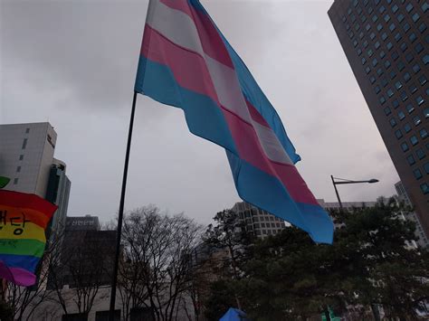 트랜스젠더 인권단체 조각보 트랜스젠더 가시화의 날을 맞아 보신각 앞에서 조각보와 행성인 공동주최