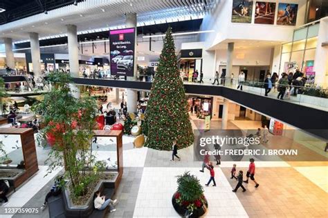 La Shopping Mall Photos And Premium High Res Pictures Getty Images