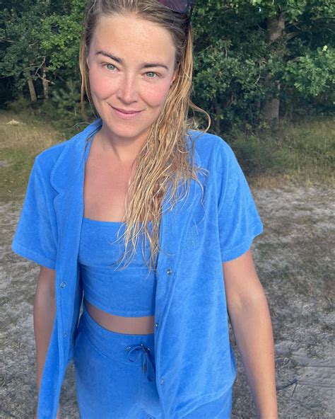 Fotos Geraldine Kemper Viert Vakantie Zonder Topje Op Het Strand