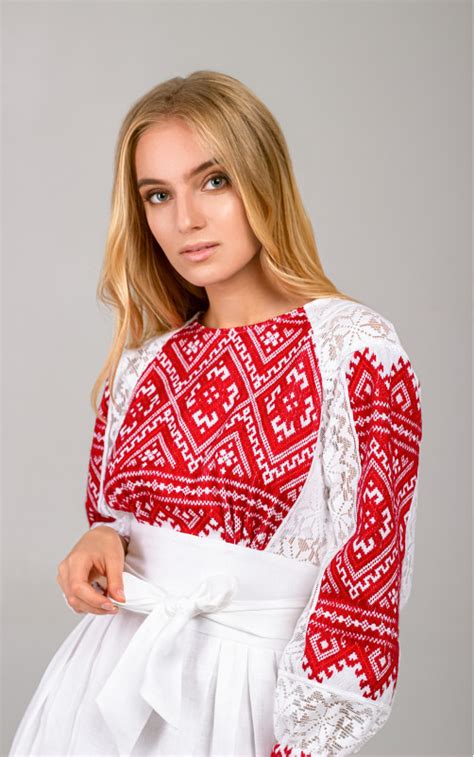 Плаття вишиванка максі біле Світанок червоний купити в інтернет