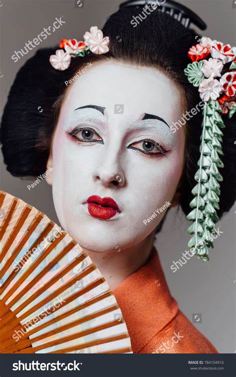 Traditional Japanese Women Makeup