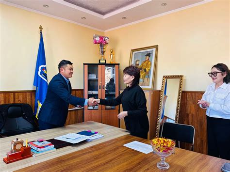 Сумын сонгуулийн хорооноос сонгуулийн дүн болон төлөөлөгчөөр сонгогдсонд тооцох тухай тогтоолыг