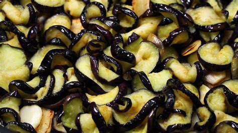 가지 딱 2개만 있으면 반찬 걱정 끝납니다‼️ 고기보다 맛있어서 내일 가지 또 사러 가요~💥 가지 맛있게 먹는 방법🥇 평생 써먹는 가지 요리 만드는법 가지볶음 버터