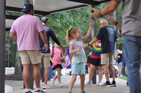 Sixes Elementary School Future Wolverines Prepare For Cyfa Gameday