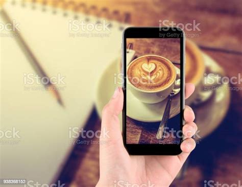 Papernote와 연필 나무 테이블 빈티지 톤 스타일에 뜨거운 라 떼 아트 커피 한 잔 공란에 대한 스톡 사진 및 기타 이미지 공란 모던 양식 무선 기술 Istock