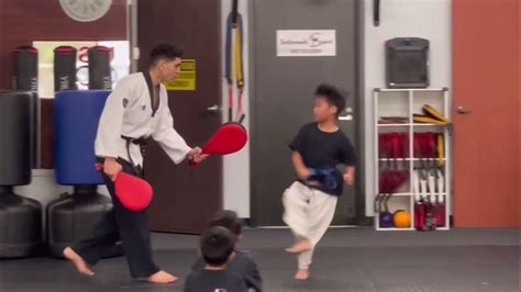미국에서 태권도 배우기 블루벨트 발차기 Youtube