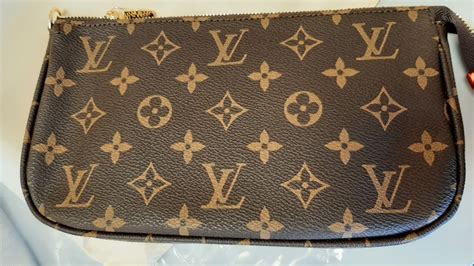 Задържаха близо 15 хил менте калъфи за телефон на ГКПП Кулата News Bg