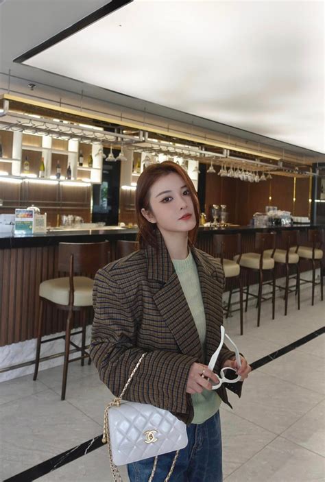 Bị gán ghép hẹn hò với Vinh Râu hotgirl đình đám đanh thép phản hồi Saostar vn