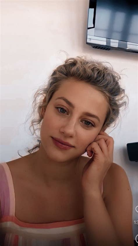 𝒍𝒊𝒍𝒊 𝒓𝒆𝒊𝒏𝒉𝒂𝒓𝒕 ｡