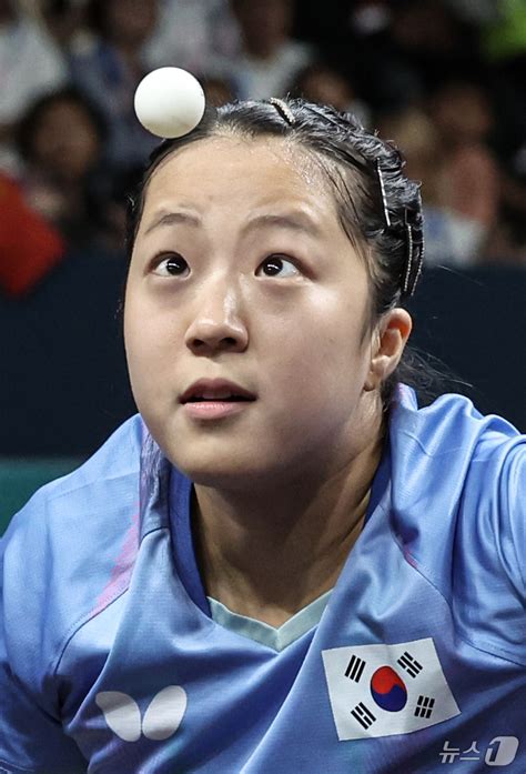 신유빈 공 향한 집중 뉴스1